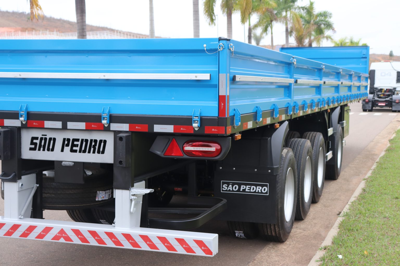 Semirreboque Carga Seca - São Pedro Carretas e Furgões