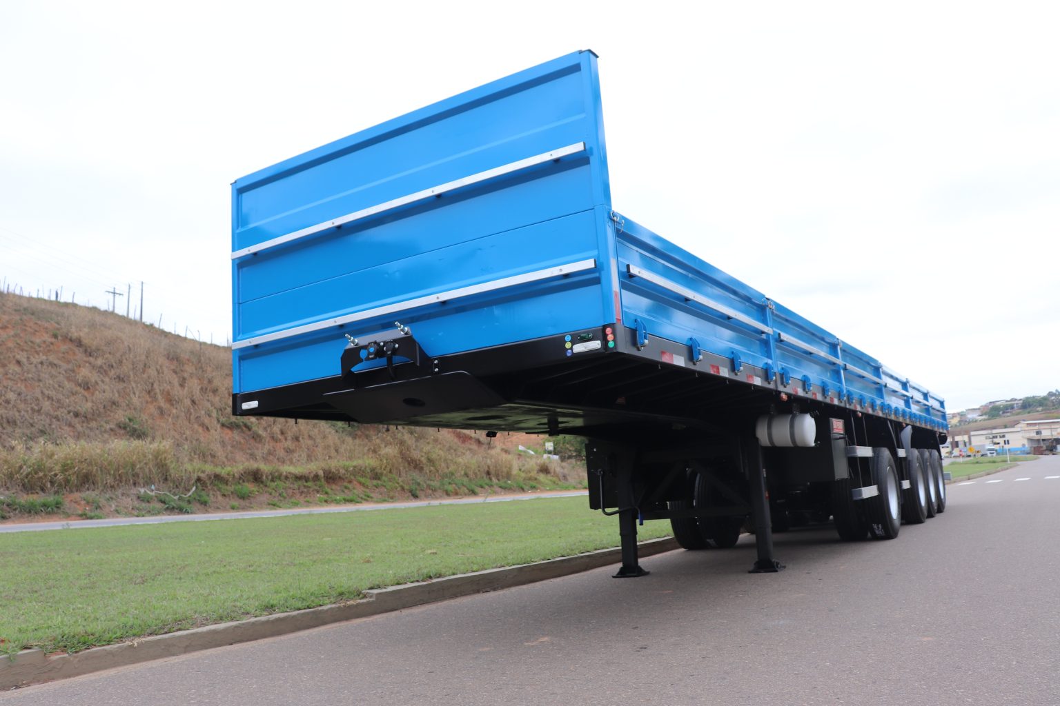 Semirreboque Carga Seca - São Pedro Carretas e Furgões