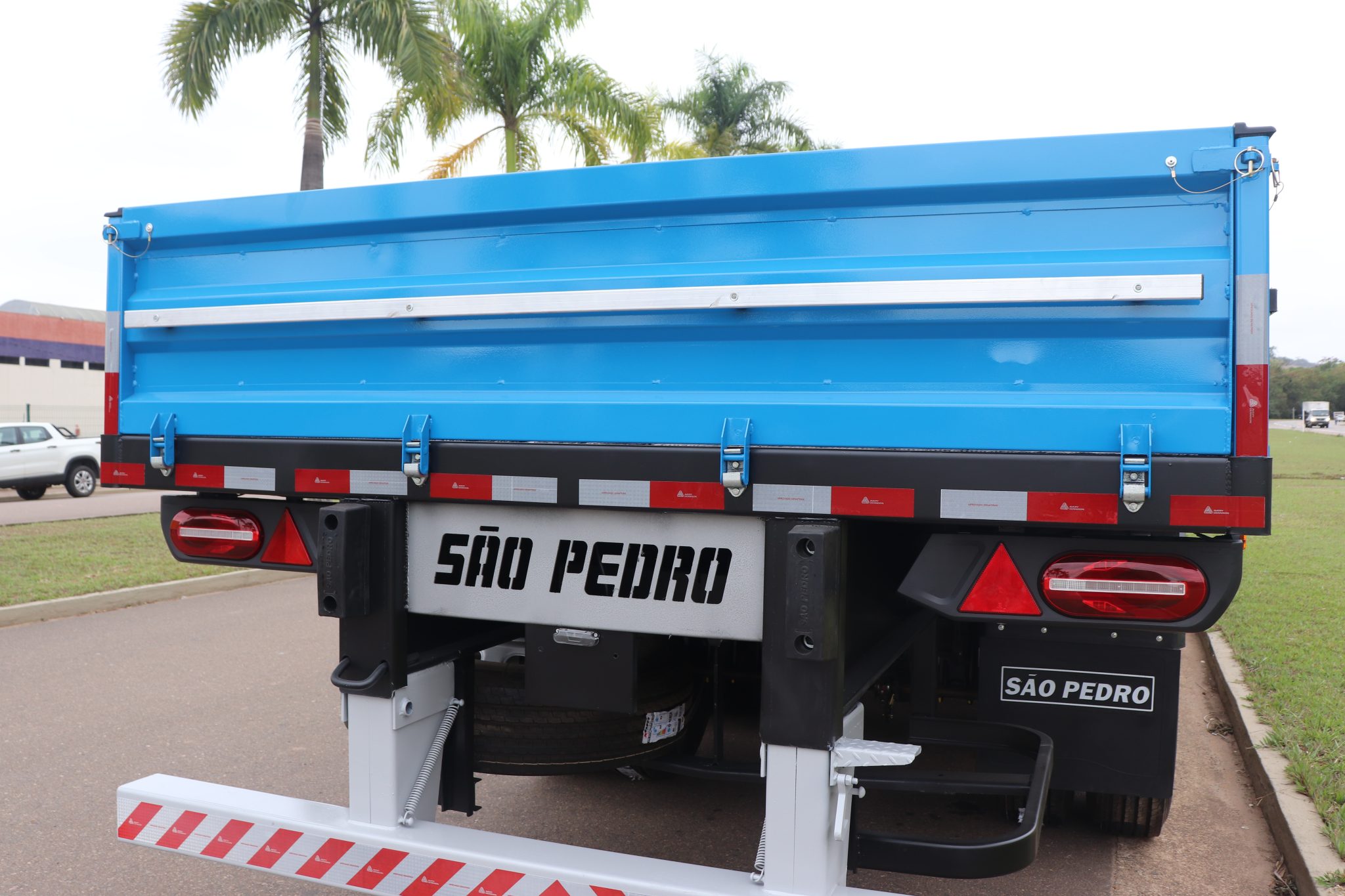 Semirreboque Carga Seca - São Pedro Carretas e Furgões